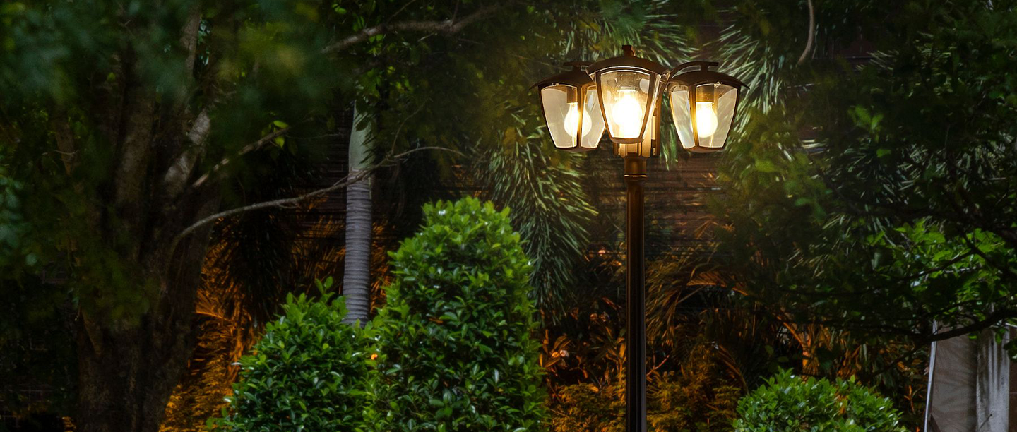 Lamp Posts Up to 70% OFF | Beliani.ro